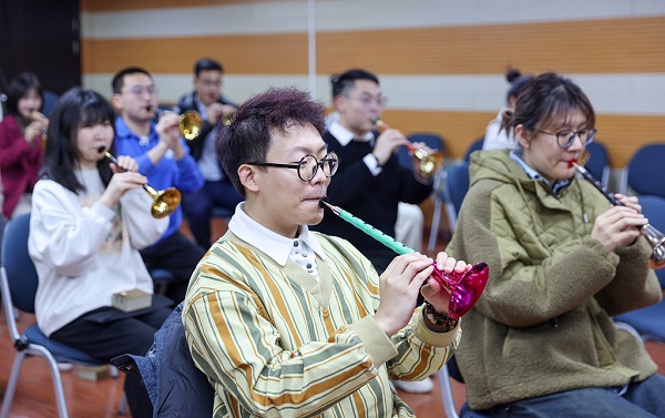 Chinese horn instrument suona gains hearts of young people