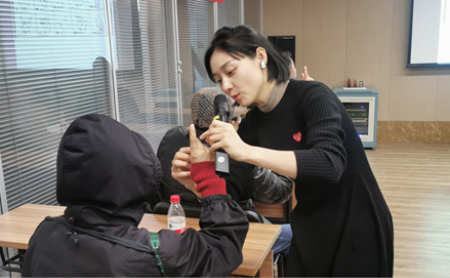 Residents learn sign language for Asian Games